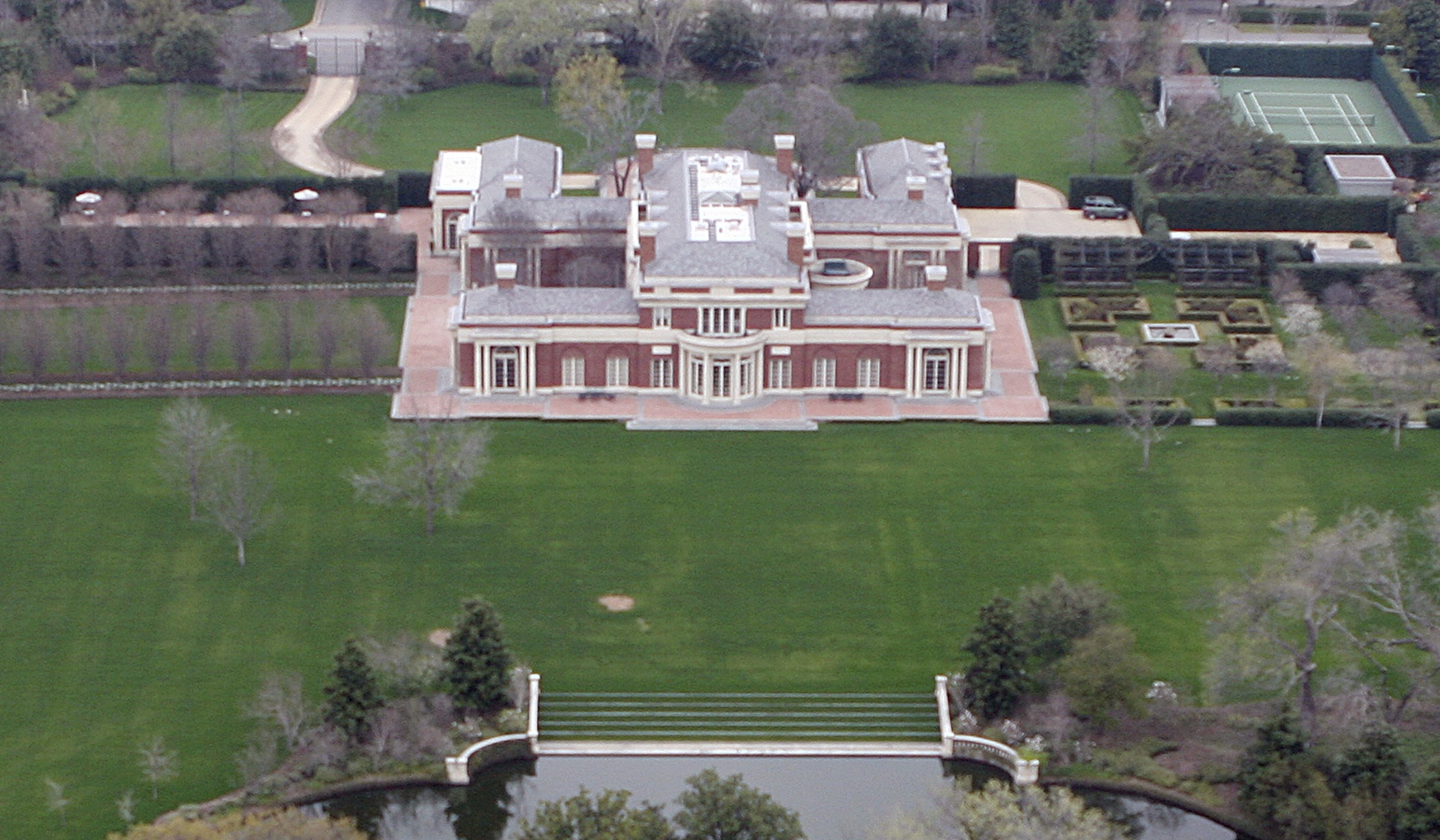 Lisa Blue Baron Lists Her Mammoth Preston Hollow Mansion with Erin ...