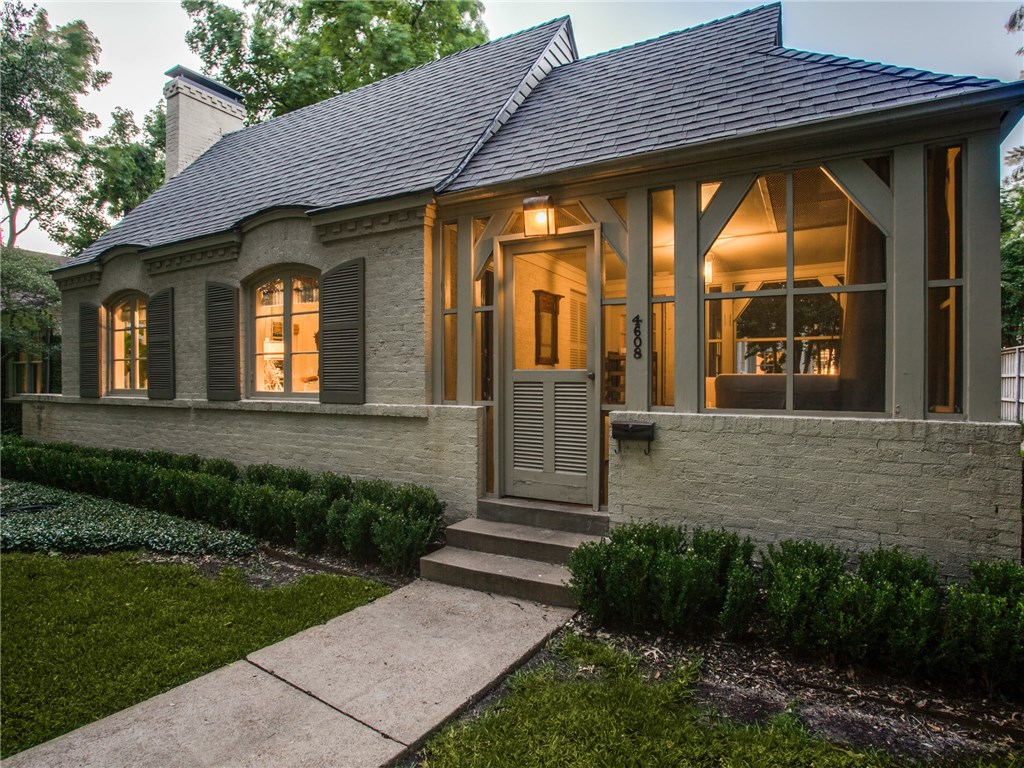 West Highland Park Cottage Has Loads of Charm and Style - CandysDirt.com