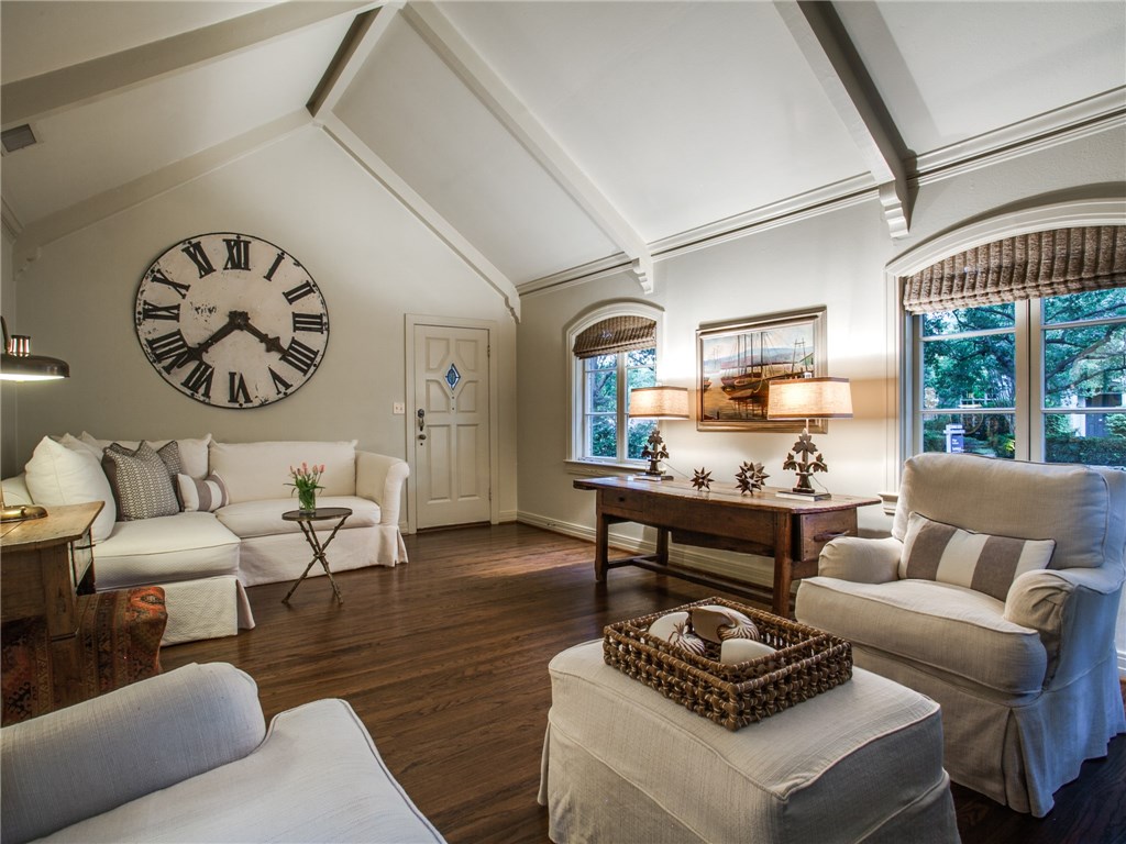West Highland Park Cottage Has Loads of Charm and Style - CandysDirt.com