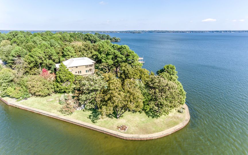 Lakefront Living Looks Lovely in These Ebby Halliday-Repped Homes