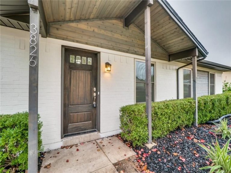 You'll Love the High-End Touches on This Entry-Level Rowlett Home ...