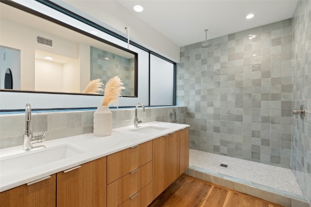 Jay Yancey Gave This Elmwood Midcentury Modern The Makeover it Truly ...