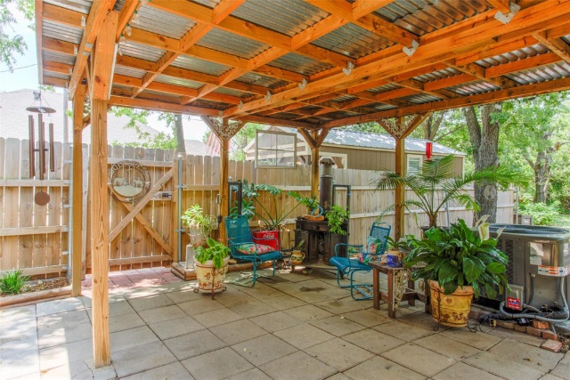 Write Your Own Romantic Comedy With This Live-Work Property in Downtown ...