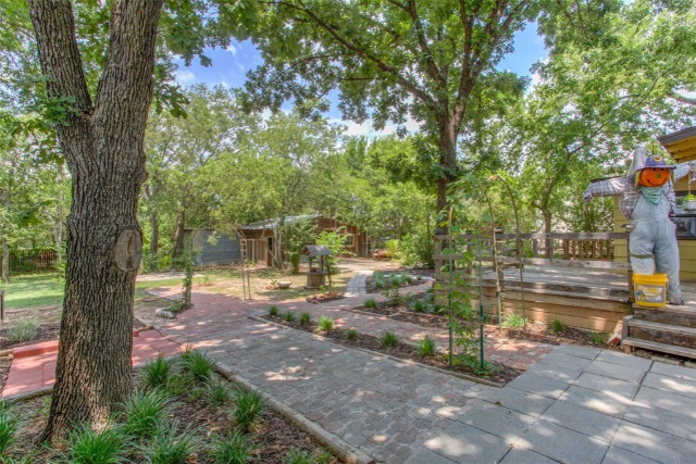 Write Your Own Romantic Comedy With This Live-Work Property in Downtown ...