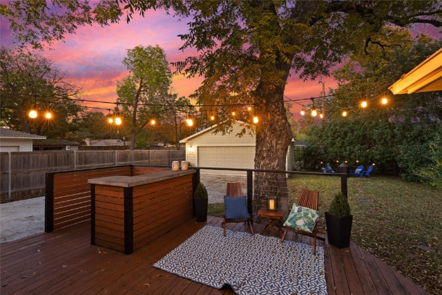 This University Terrace Has a Texas-Sized Garage