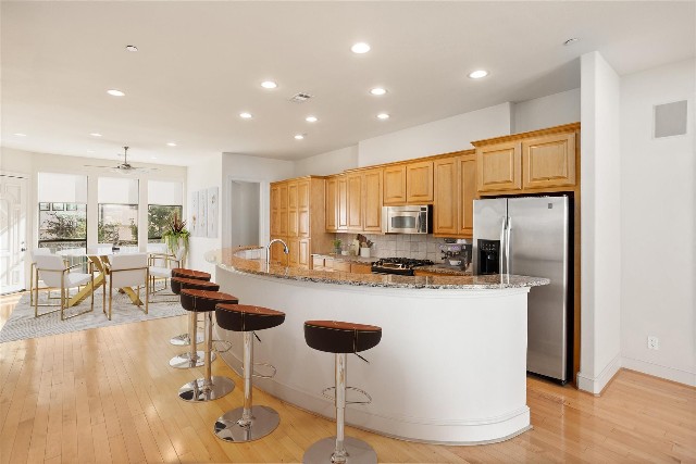 This Condo Offers a Front-Row View of Downtown Fort Worth From Its ...