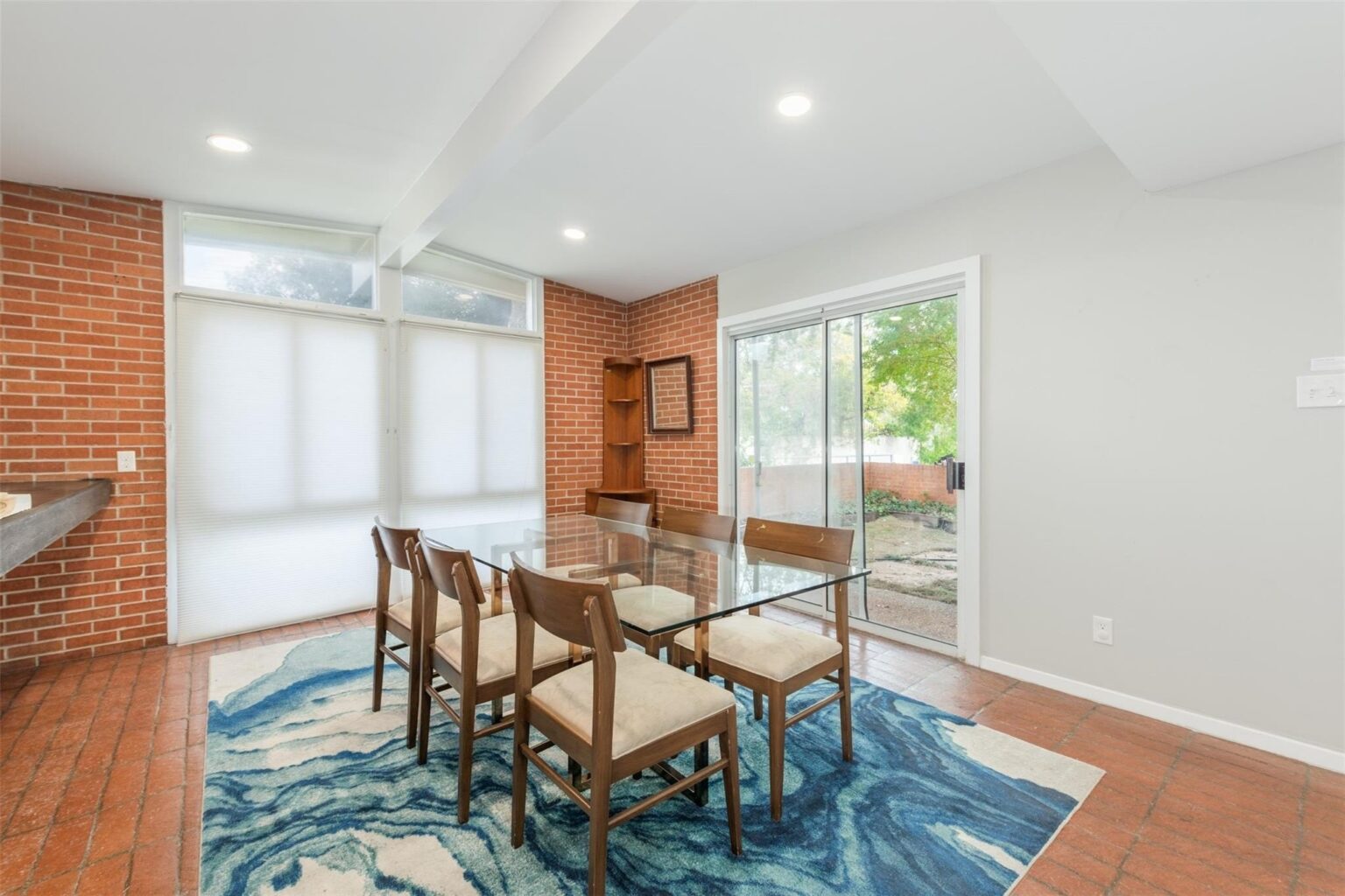 Don't Sleep on This Incredible Tanglewood Midcentury Modern With a Case ...