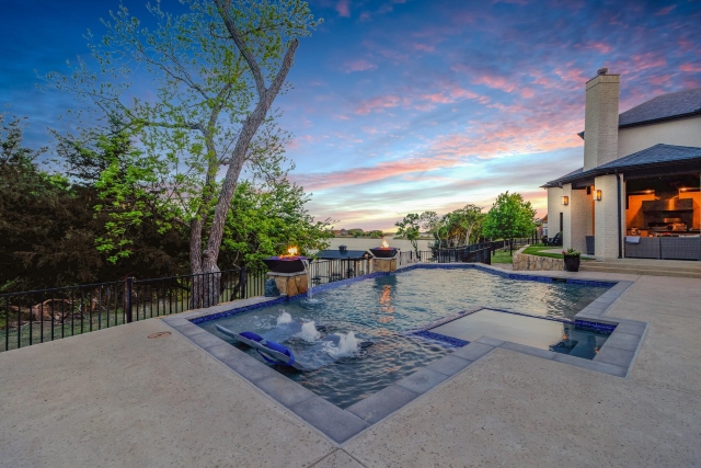 You Could Become a Lake Person in This Lake Ray Hubbard Luxury ...