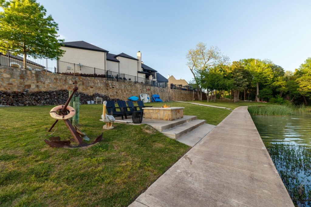 You Could Become a Lake Person in This Lake Ray Hubbard Luxury ...