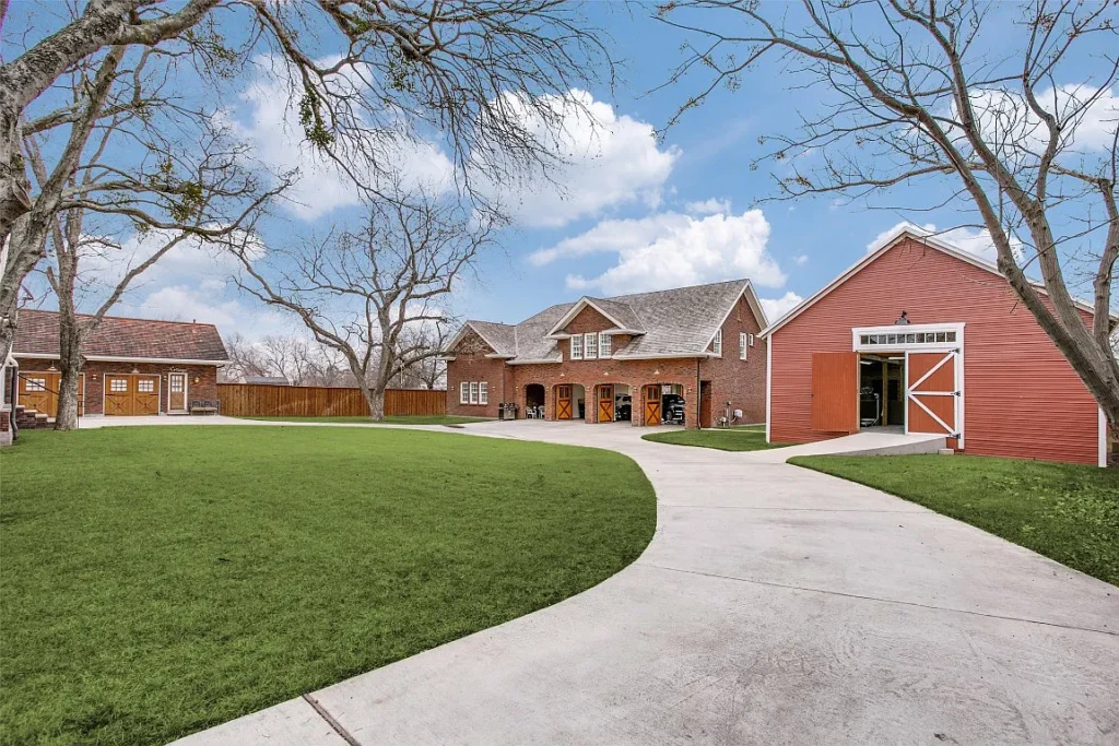 These Grapevine Homes Offer Special Surprises Inside - CandysDirt.com