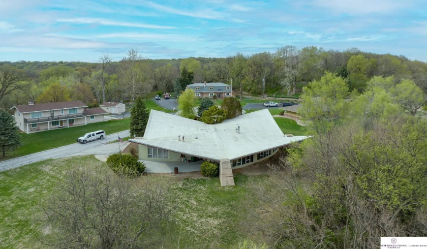 You'll Love This Nebraska Midcentury Modern as Long as You Don't Look ...
