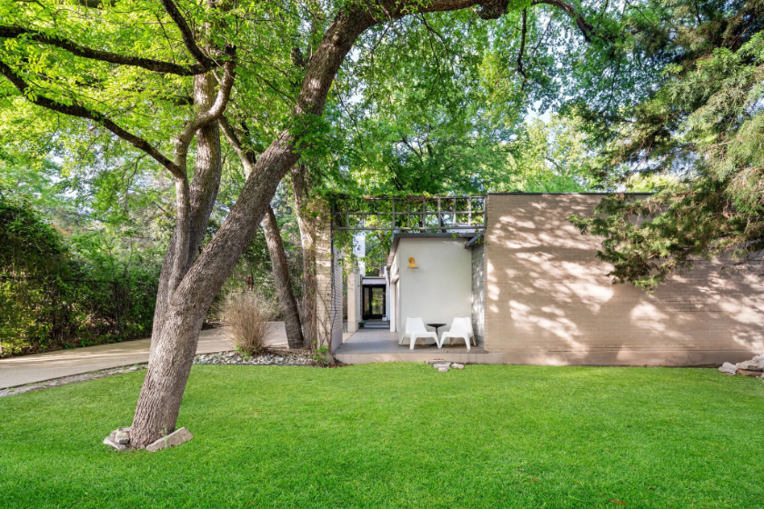 Briggs Freeman Agents List AIA Award-Winning Secret Sanctuary by ...