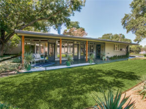 An American Classic: The Magical Midcentury Modern Homes of The Disney ...