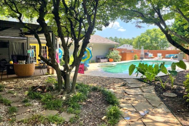 300-Plus Backyard Swimming Holes in Dallas Are Listed on Pool-Sharing ...