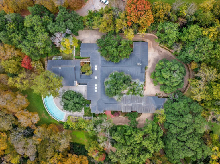 A Midcentury California Rambler Ranch Once Owned by Virginia Murchison ...