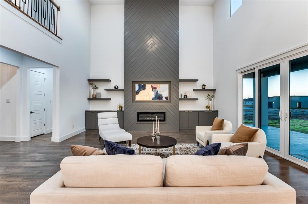 This New Build is The Perfect Opportunity to See What Red Oak Has to ...