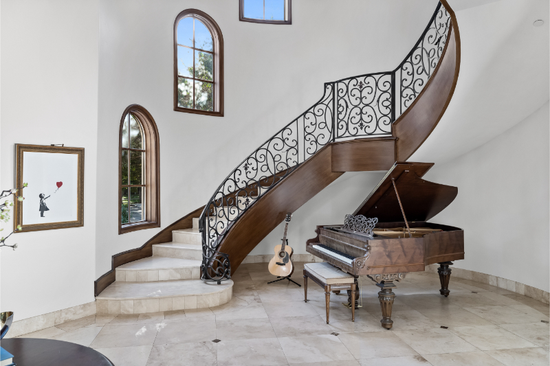Julie Haymann Lists a Picturesque Estate in The Center of The City ...
