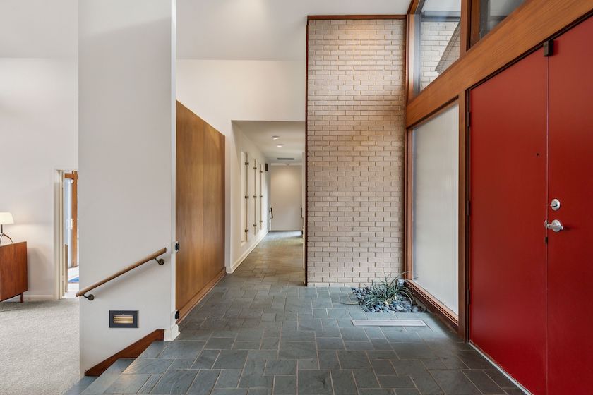 A Midcentury Modern Treasure by Architect Neal Lacey Continues to ...