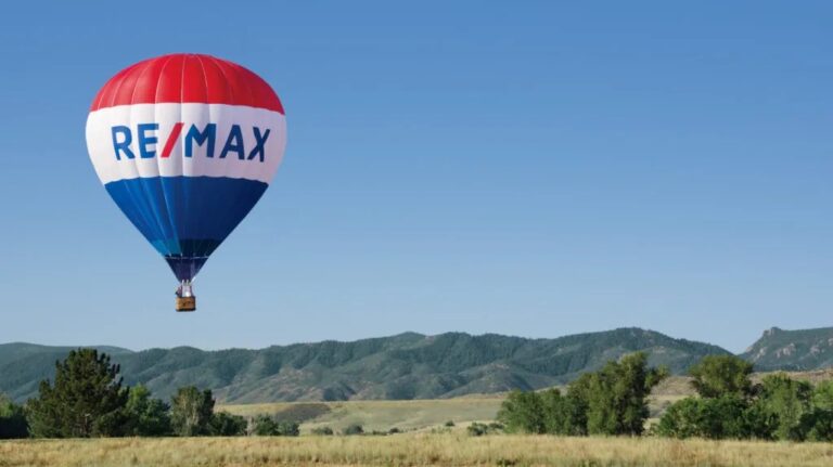 RE/MAX Debuts Sleek New Branding (and Balloon) at National Conference ...