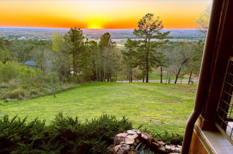 This Montalba Mountaintop Luxury Retreat Must Be the Most Peaceful ...