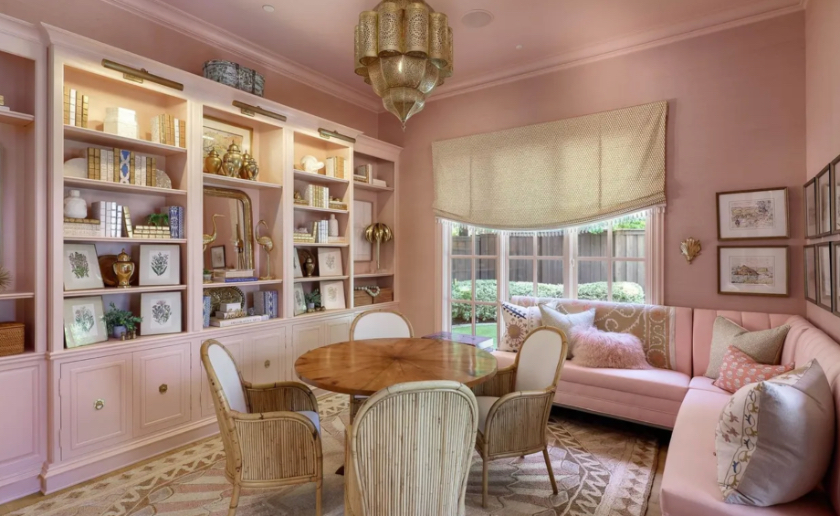 A Preston Hollow French Transitional That Packs a Color Punch