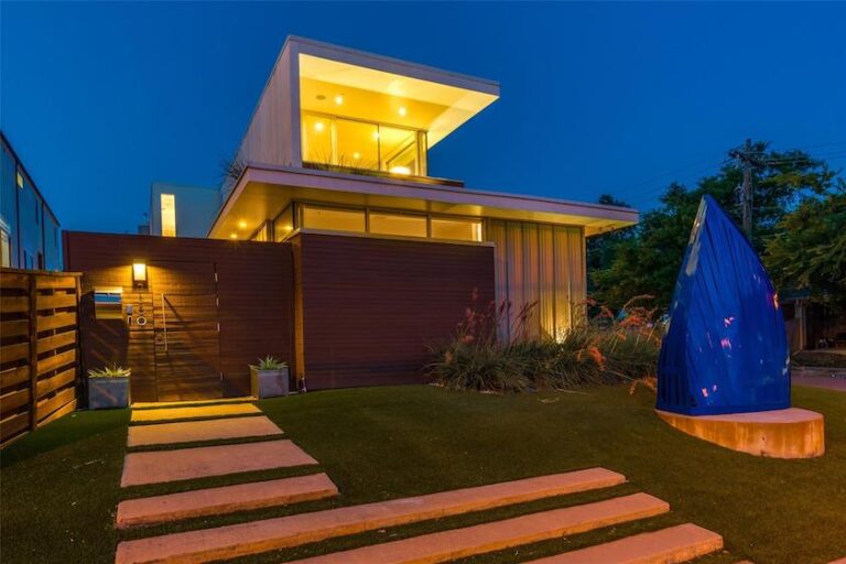 Sculptural Minimalism Meets Modern Luxury in East Dallas