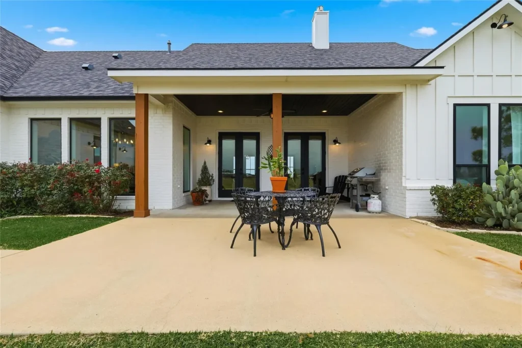Not Your Father’s Farmhouse: Explore the Royse City Retreat Reimagining ...