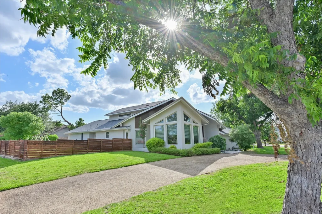Ditch the Cookie-Cutter and Explore a North Dallas Home That’s Anything ...