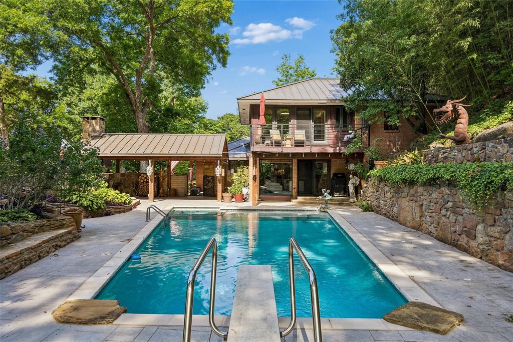 The Ultimate Kessler Park Treehouse Retreat With a Dragon by the Pool