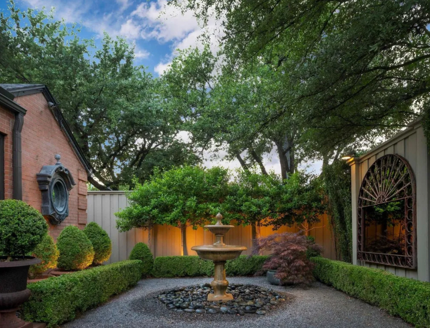 Laissez les bons temps rouler in This Historic Highland Park Cottage