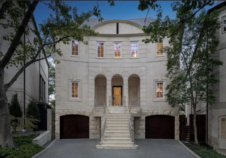 The Most Memorable Townhome in Place des Vosges Brings Back Memories
