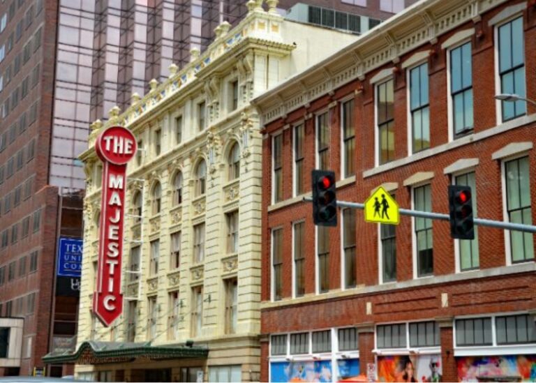 Dallas Considers Outsourcing Operations at Historic Majestic Theater